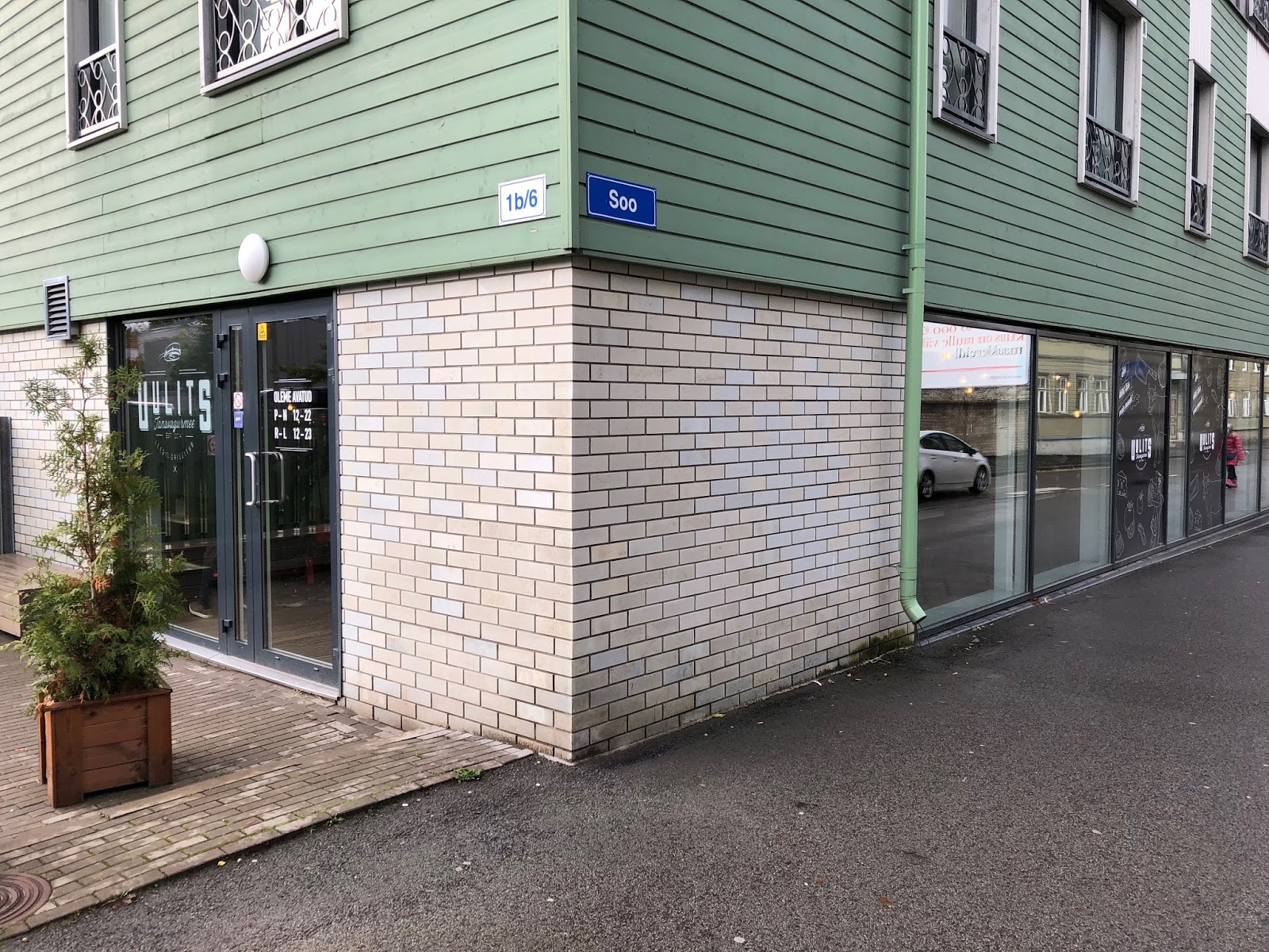 PIG OUT SPOTS: Uulits Tänavargurmee (Tallinn, Estonia)