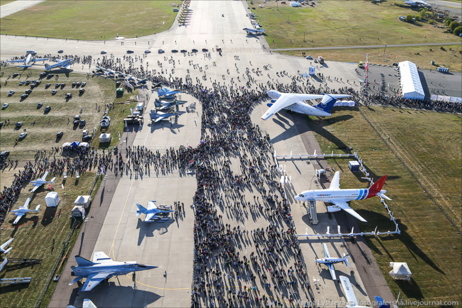 Asian Defence News: Aerial view of Russian MAKS-2015 air show - 1
