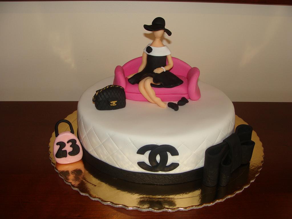 Cakes Away: Bolo Chanel