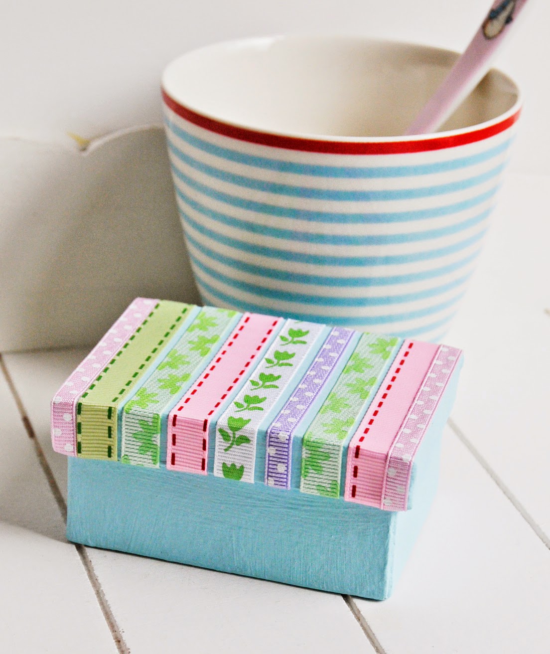 Helen Philipps: Pretty Little Boxes