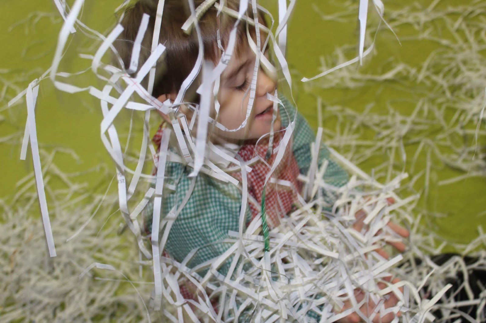 Gresol Kids: Shredded paper activity - "I am a little snowman"