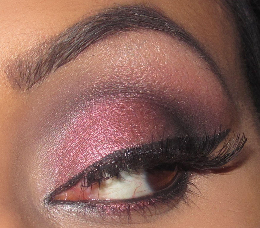 BEAUTY AND THE BLOG: Cranberry Eyes...