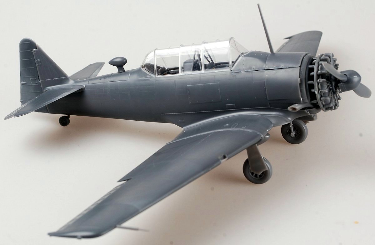 1/32 - North American T-6 Texan/SNJ Harvard by Kitty Hawk - released ...