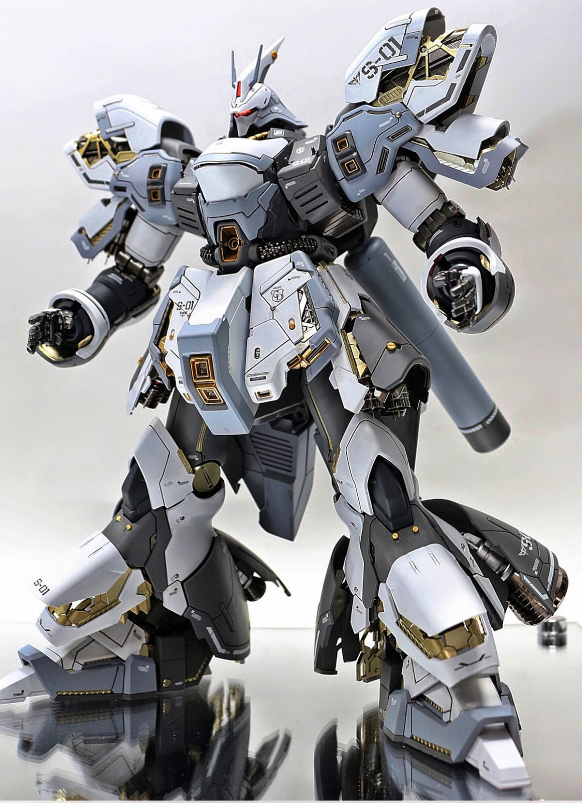 MG 1/100 "Snow" Sazabi Ver.Ka + Quad Gatling Gun - Custom Build ...