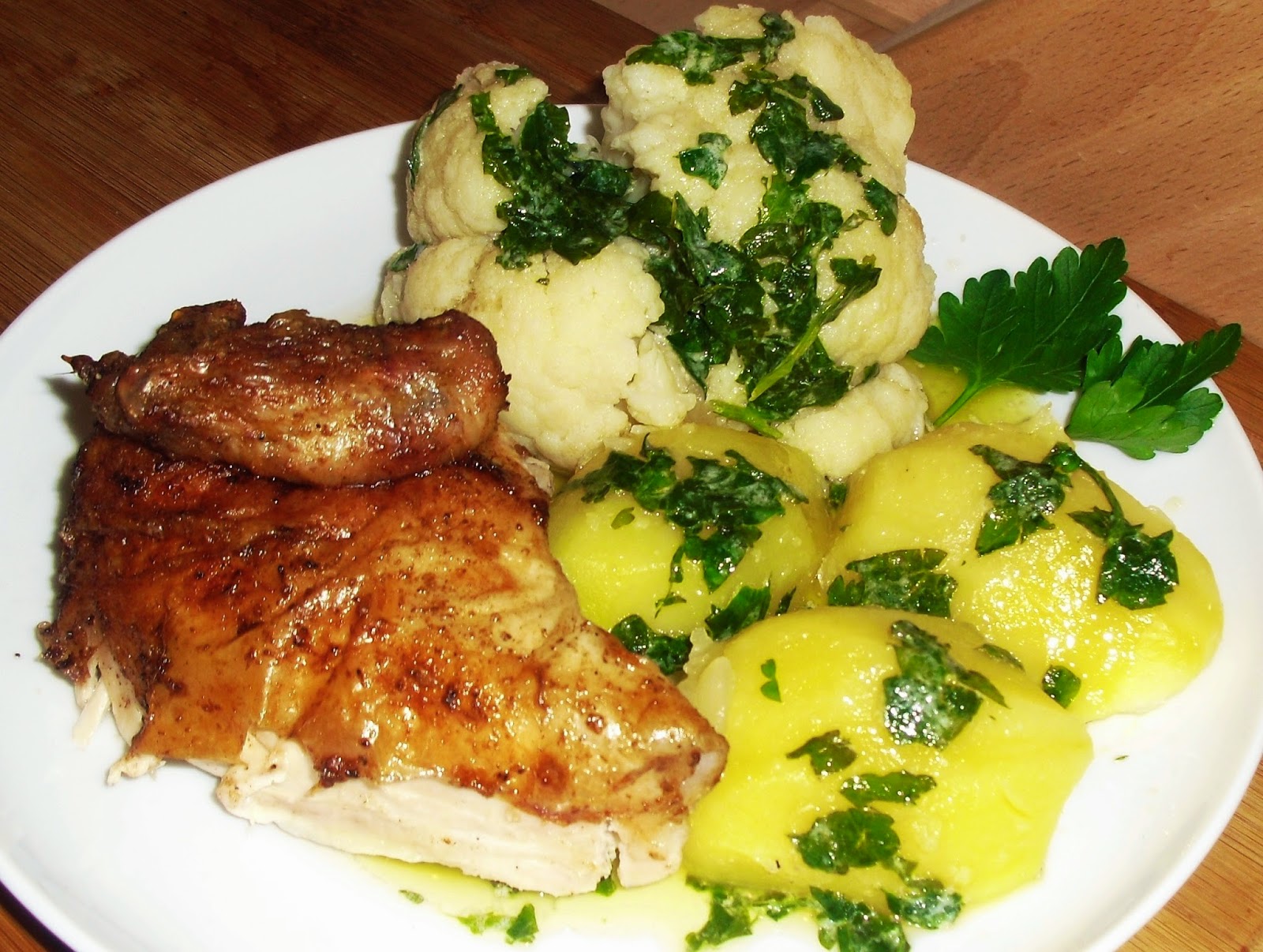 Futtern wie bei Muttern: Broiler gegrillt vom Spieß mit Blumenkohl