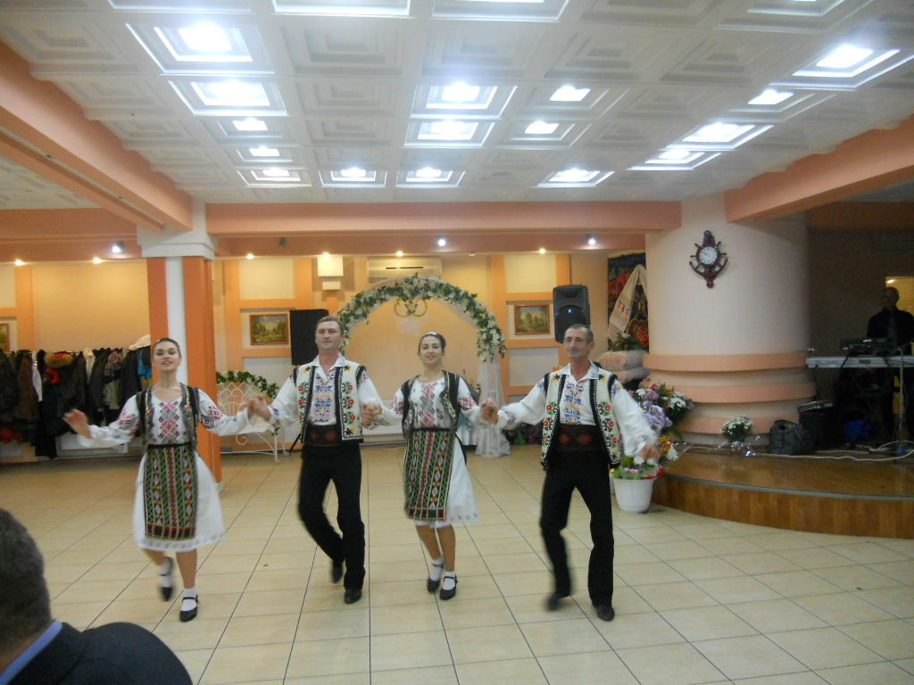 Warren's Moldovan Way: A Moldovan Nuntă -- A Wedding Party
