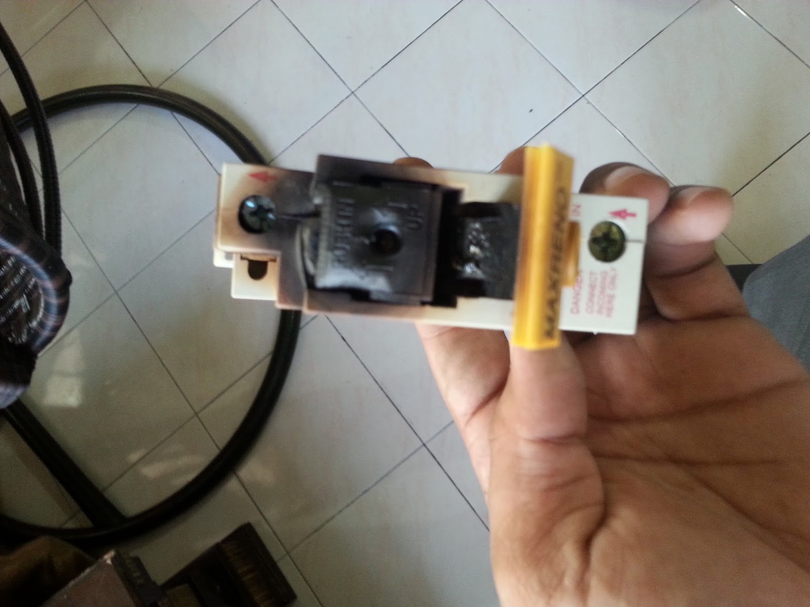 Tukar Suis Utama Pada Papan Agihan (Distribution Board) | ELEKTRIK2U