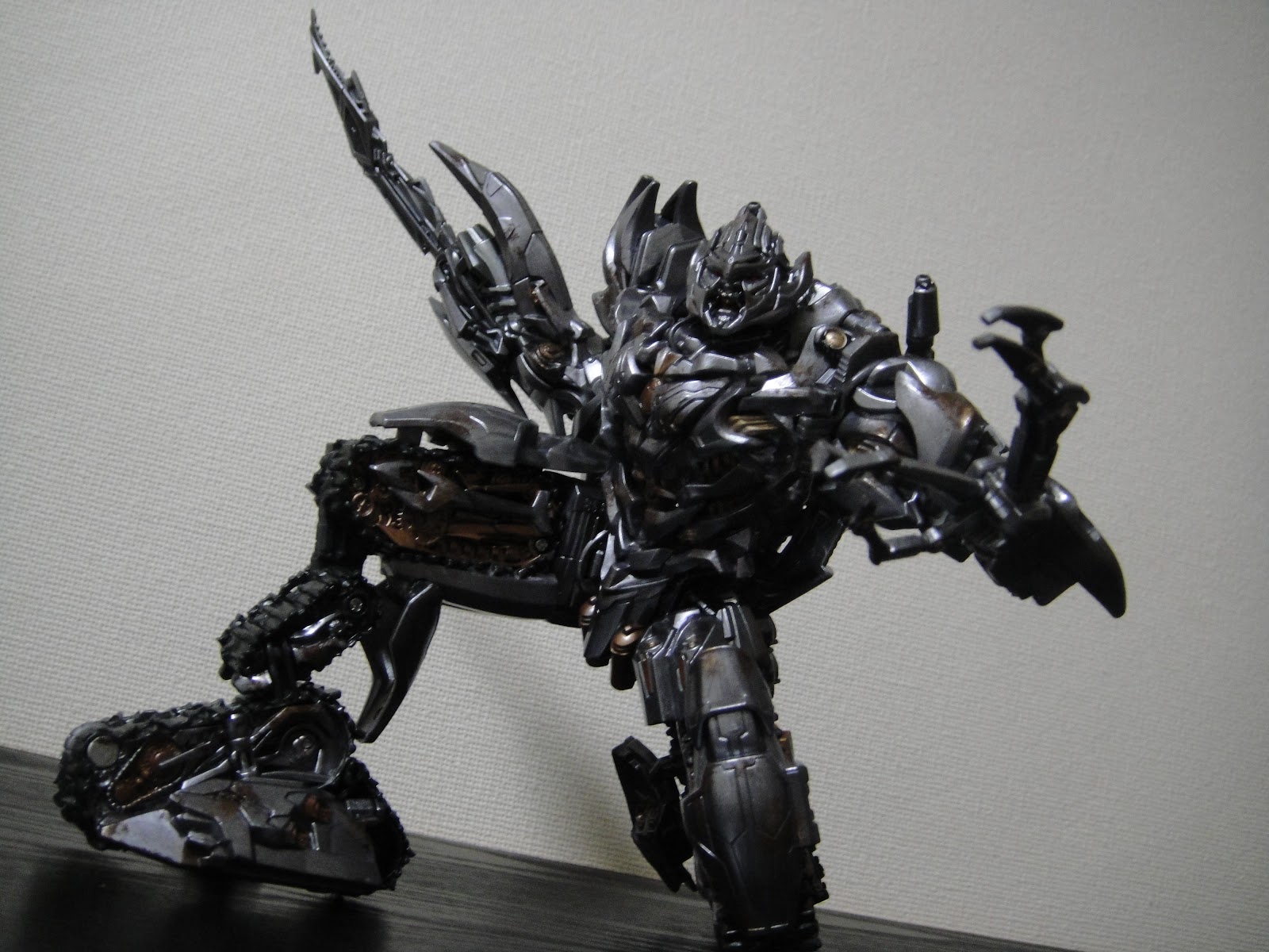 メガトロン（スタジオシリーズ）リペイント Transformers Studio Series Megatron Custom Repaint