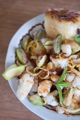 GASTROnomi: Fried banana and Manouri crumble