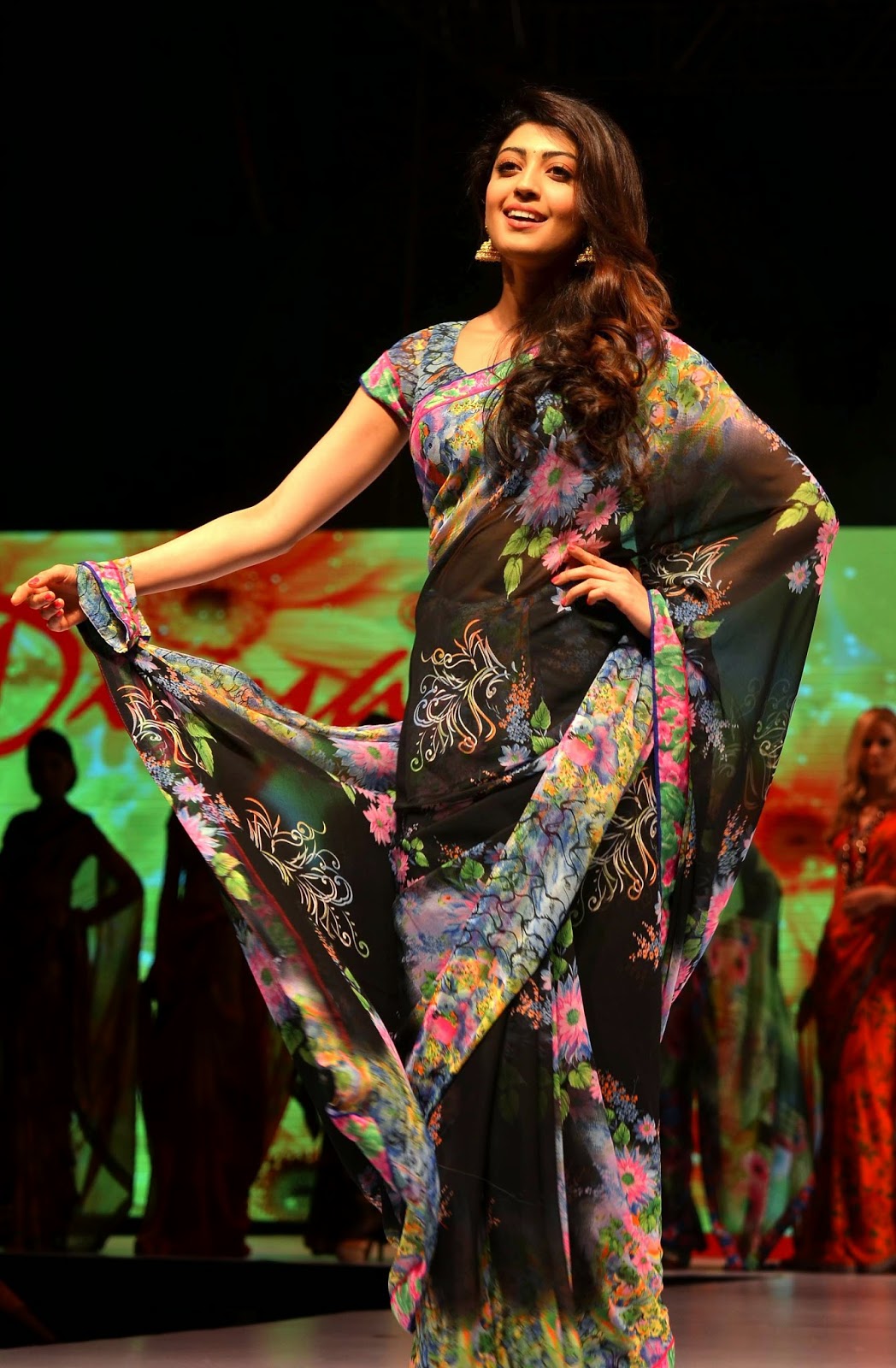 Pranitha ramp walk in Saree at Fashion Thrills Fashion Show | Stylish ...