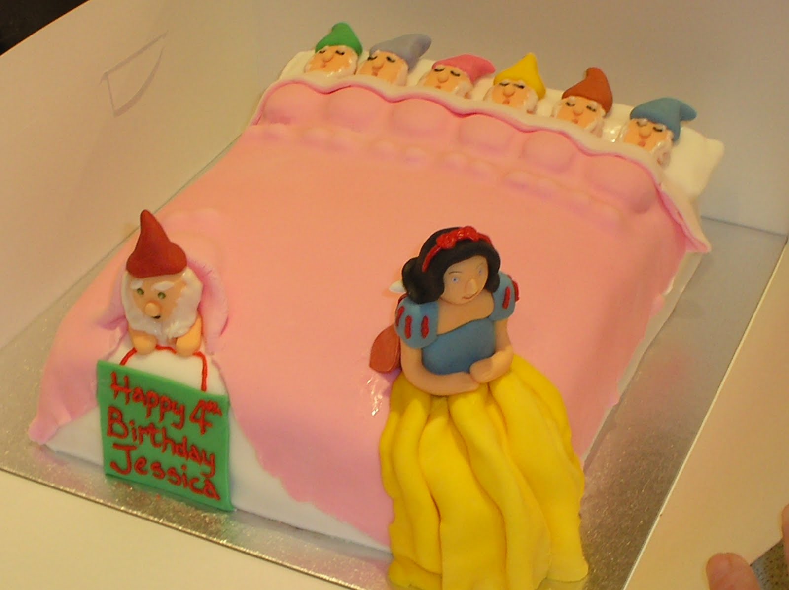 Nicky's Cakes: Snow White and 7 Dwarfs Cake