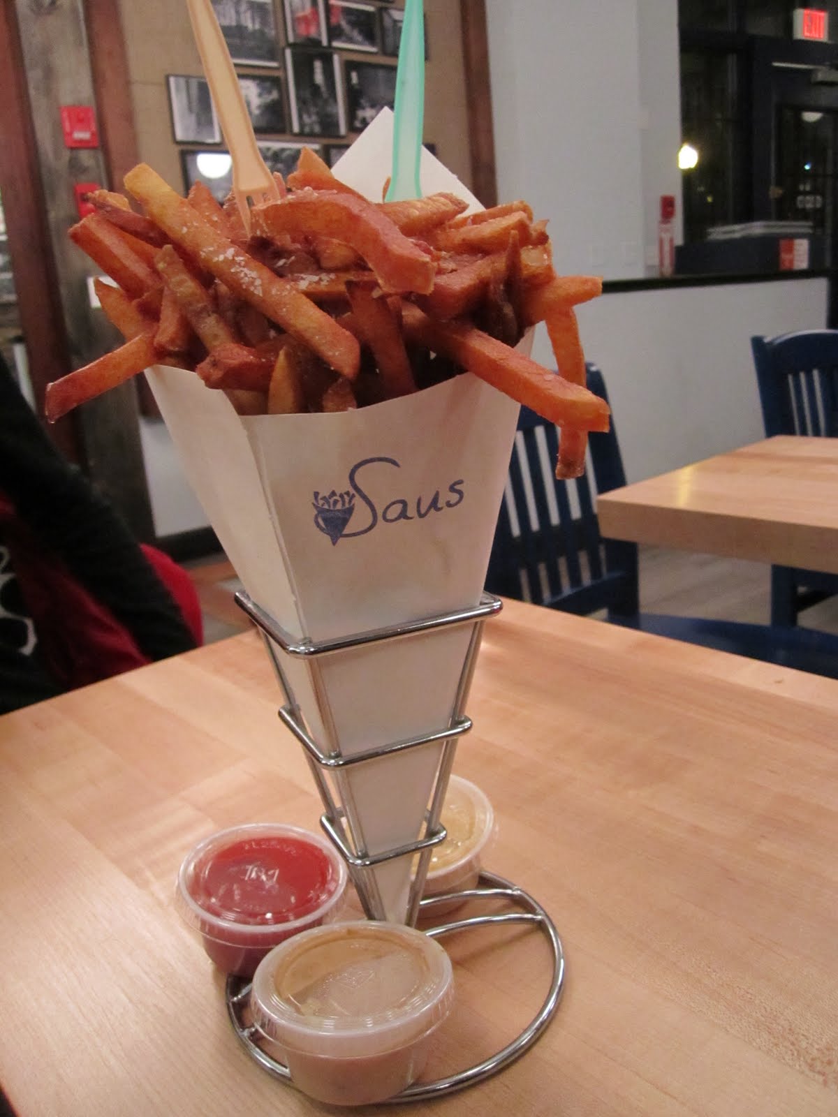 happy hour honeys: Boston Restaurant: Saus