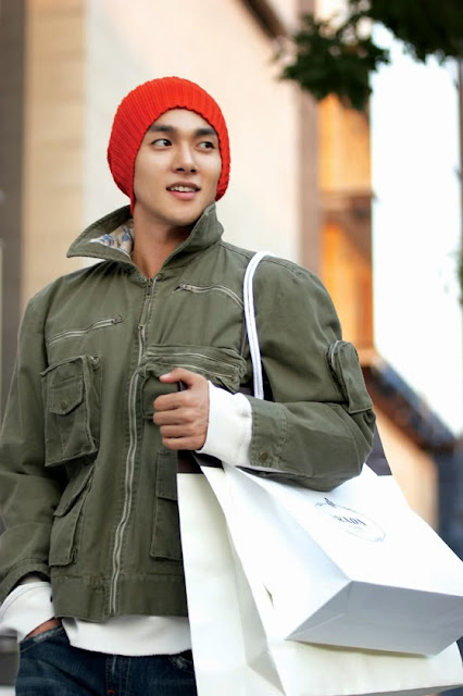 Korean Handsome mans pics: Lee Kyun Han a young actor with a beautiful ...