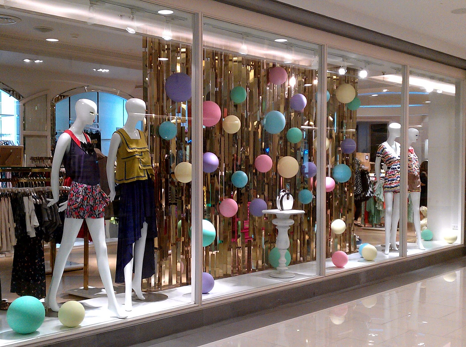 Lyn around @ Central world Bangkok