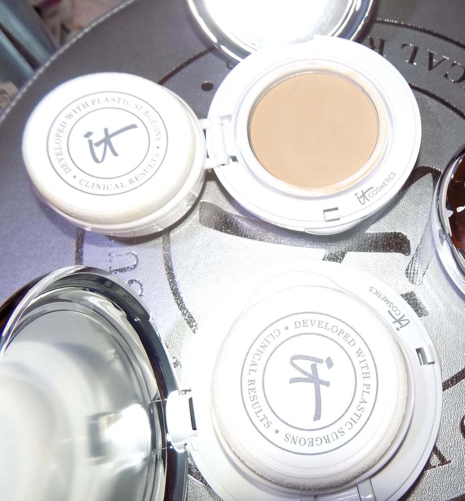 The Beauty Alchemist: It Cosmetics Confidence in a Compact Solid Serum ...