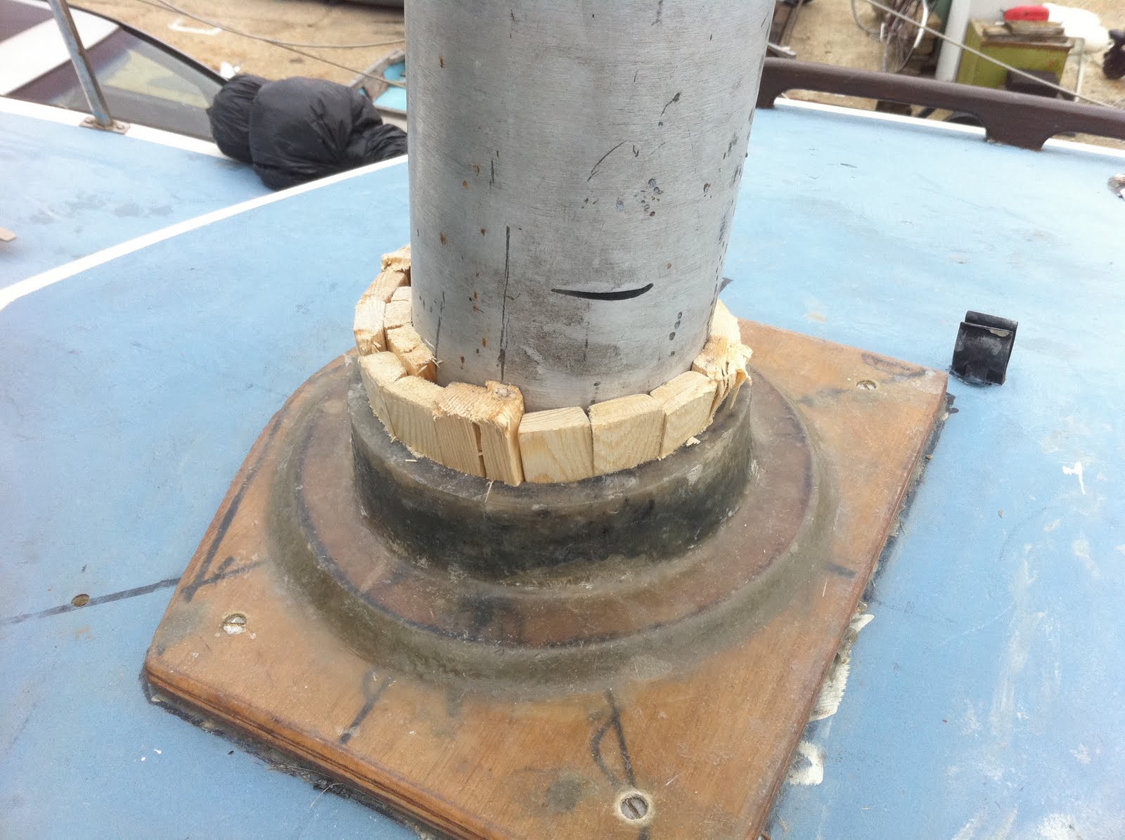 Bobtail's Conversion to Junk Rig: (10) Fitting the mast