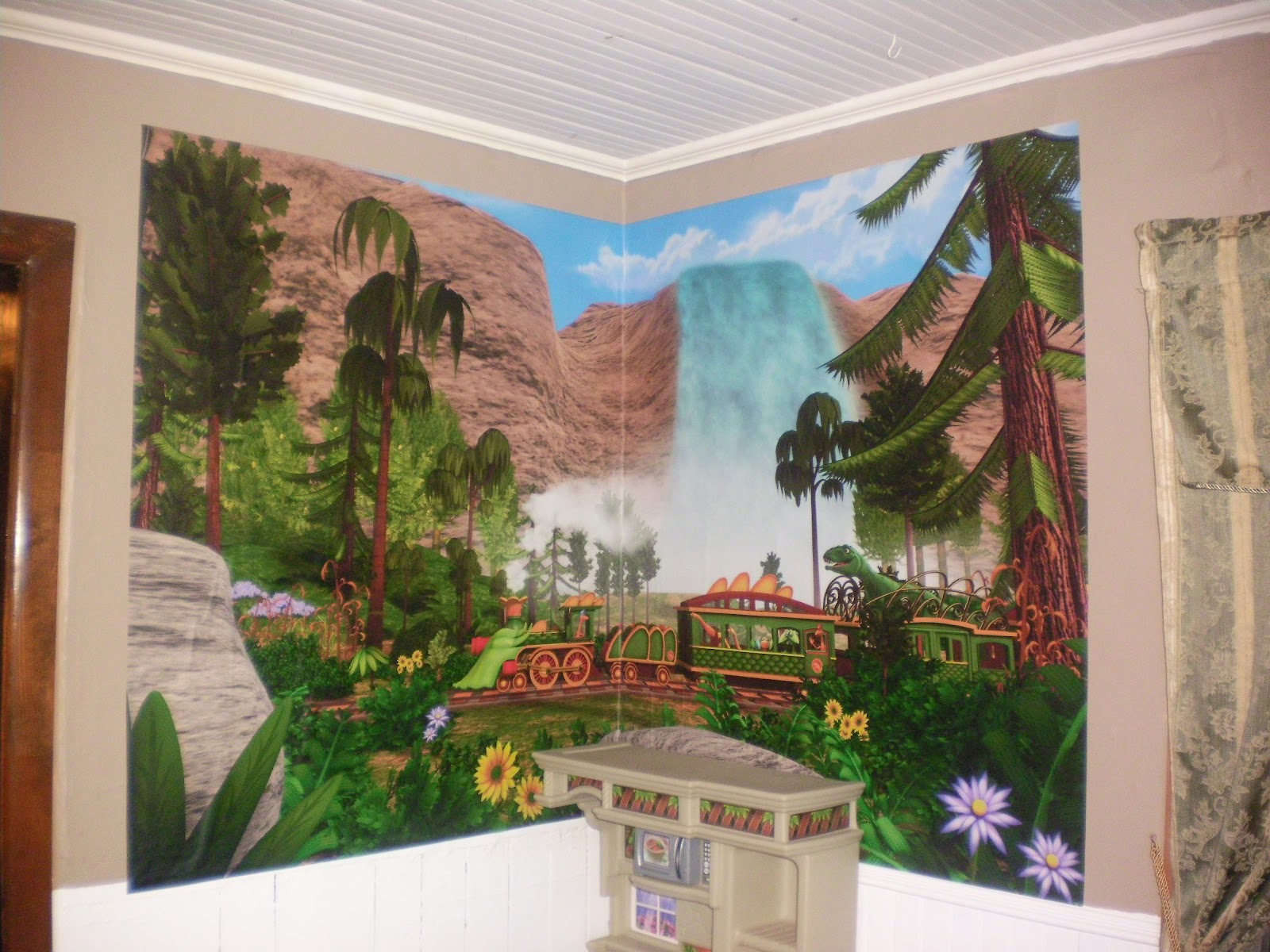 Super Mom Sam: MURALS YOUR WAY!! DinosaurTrain Style!