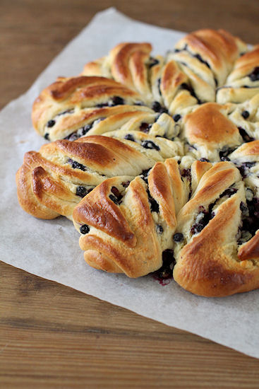 pikku murusia: Mustikkainen pull apart -pulla