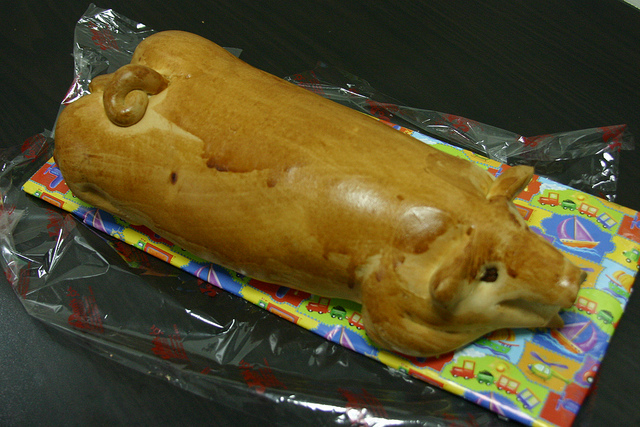 JoAnn's Bakeshop: Lechon Bread