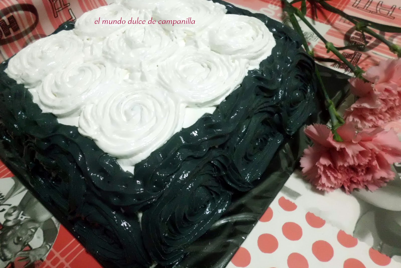 EL MUNDO DULCE DE CAMPANILLA: TARTA DE ROSAS NEGRAS Y BLANCAS