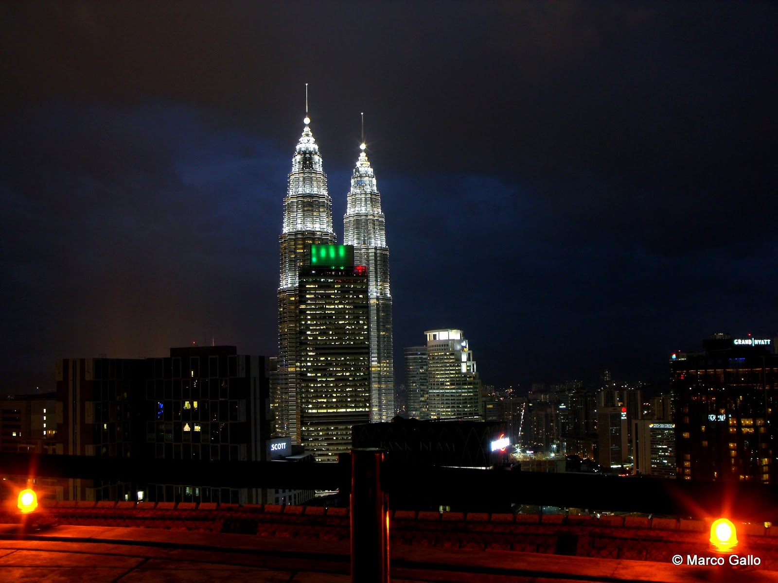 Vivir viajando: LAS TORRES PETRONAS Y LA TORRE MENARA, ICONOS DE KUALA ...