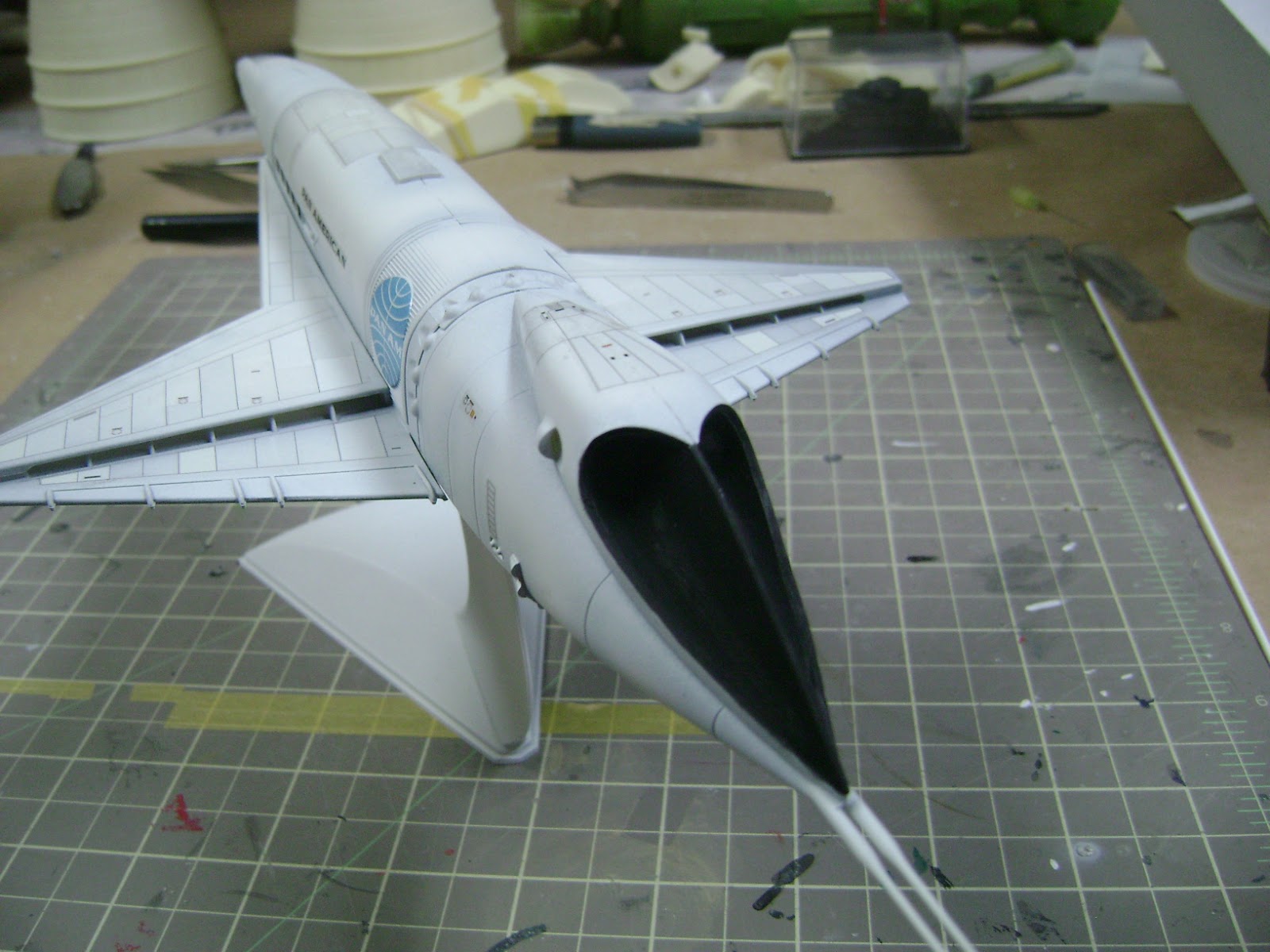 gundam/sci-fi model kit: 2001 space clipper