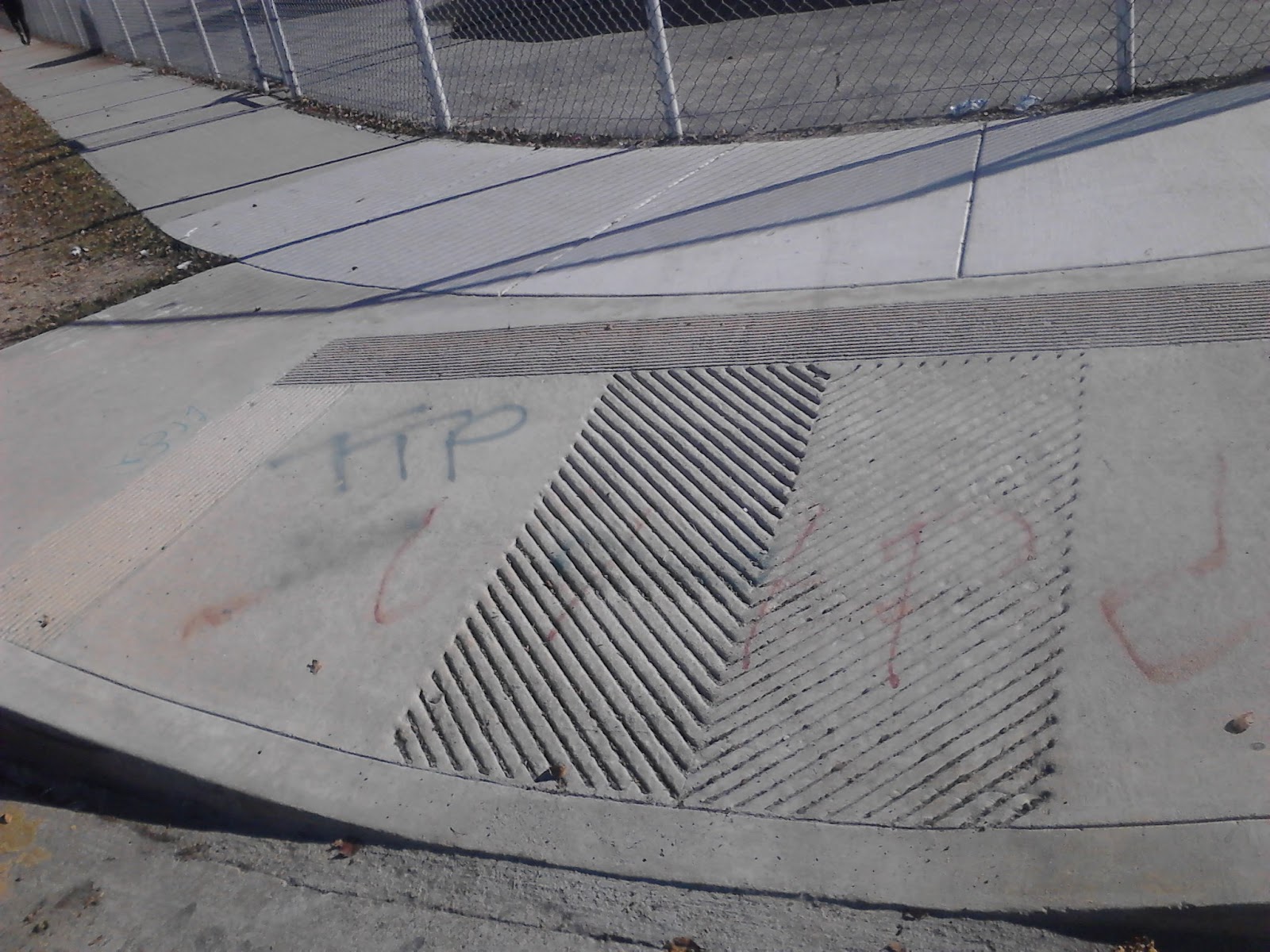 blood gangs graffiti: Tree top piru ( compton )