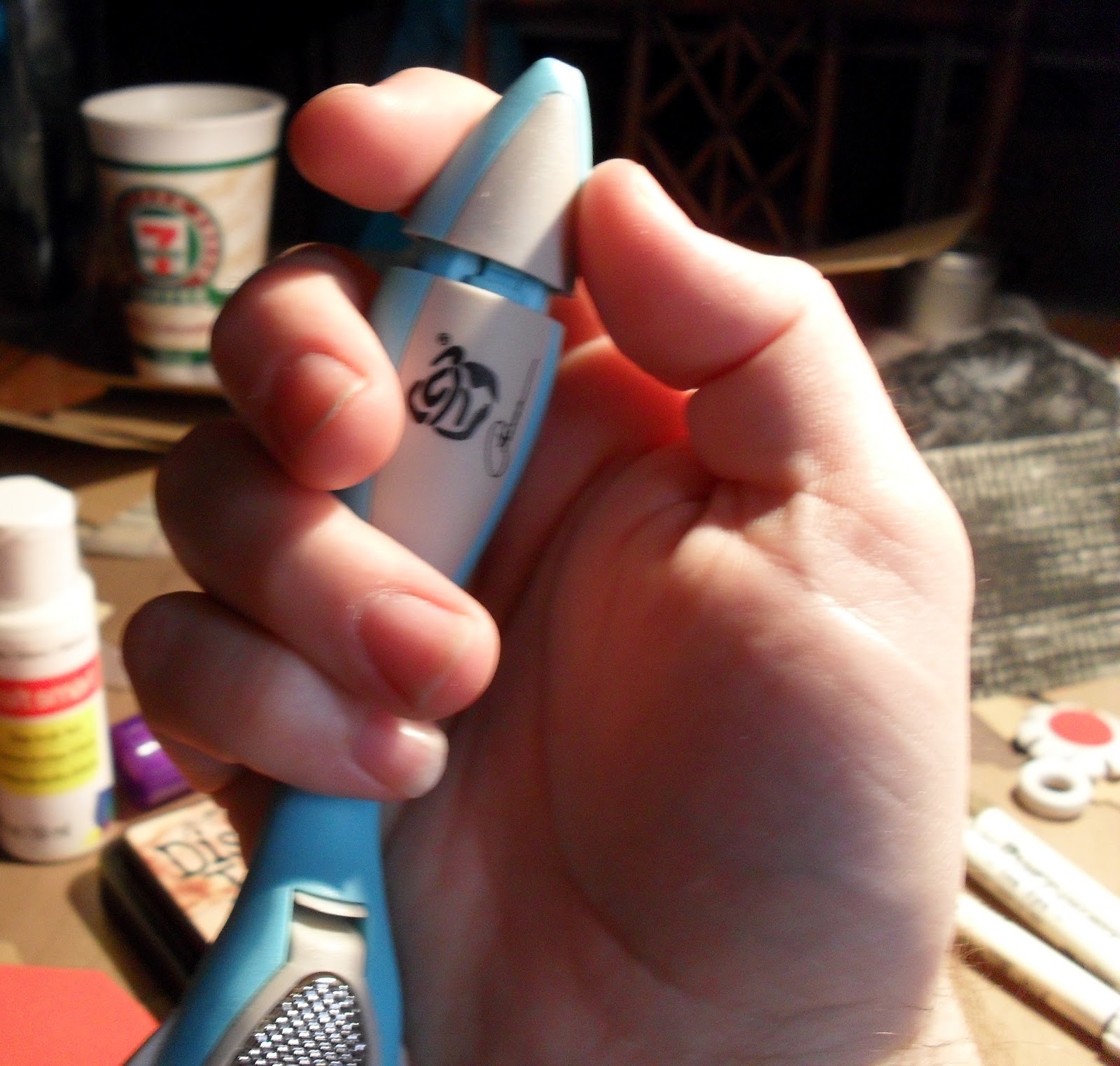 SCRAPiVERSE: Product Review: The Prima Ingvild Bolme Distressing Tool