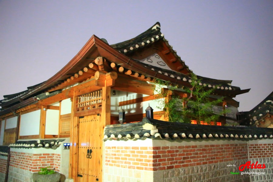 Insights Korea Tour: BUKCHON (Bukchon, Buk Chon, 북촌) HANOK Village.