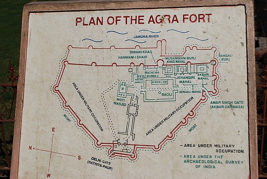 Tourist Places in India: About Agra