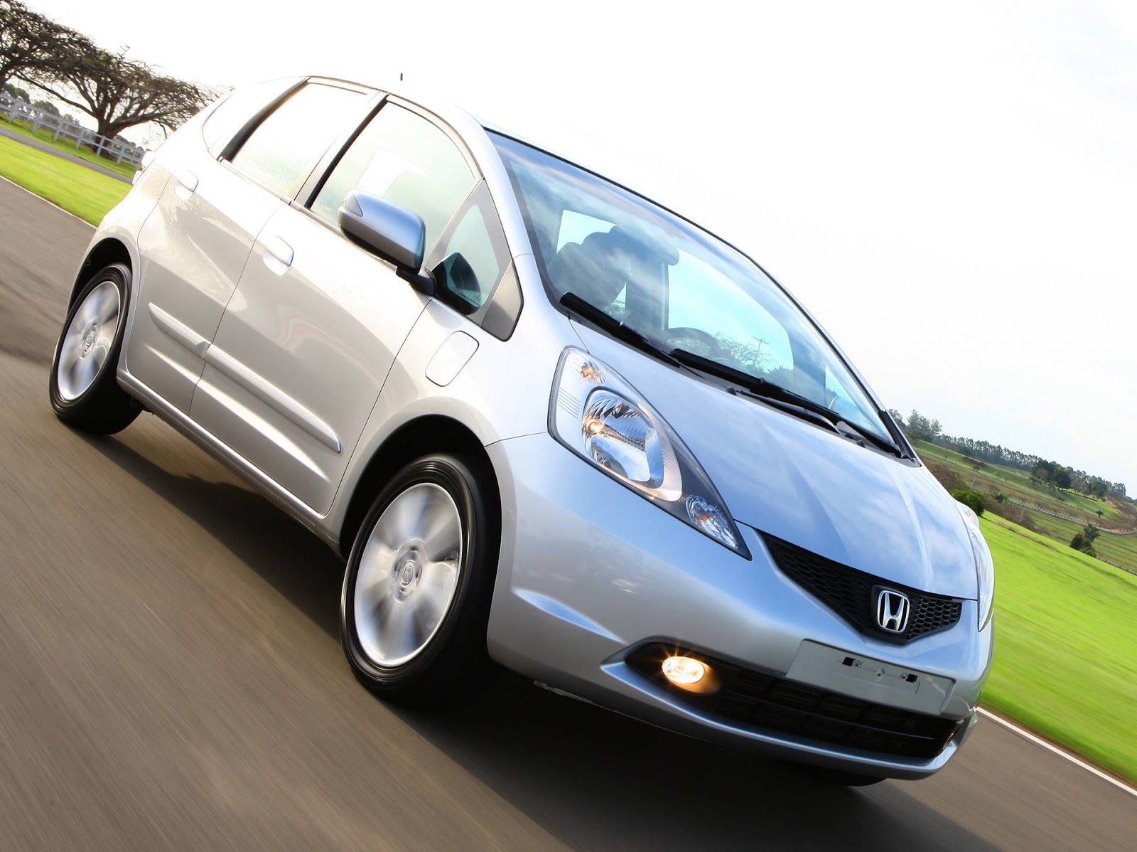 Honda comemora 15 anos de FIT no Brasil - fotos e histórico