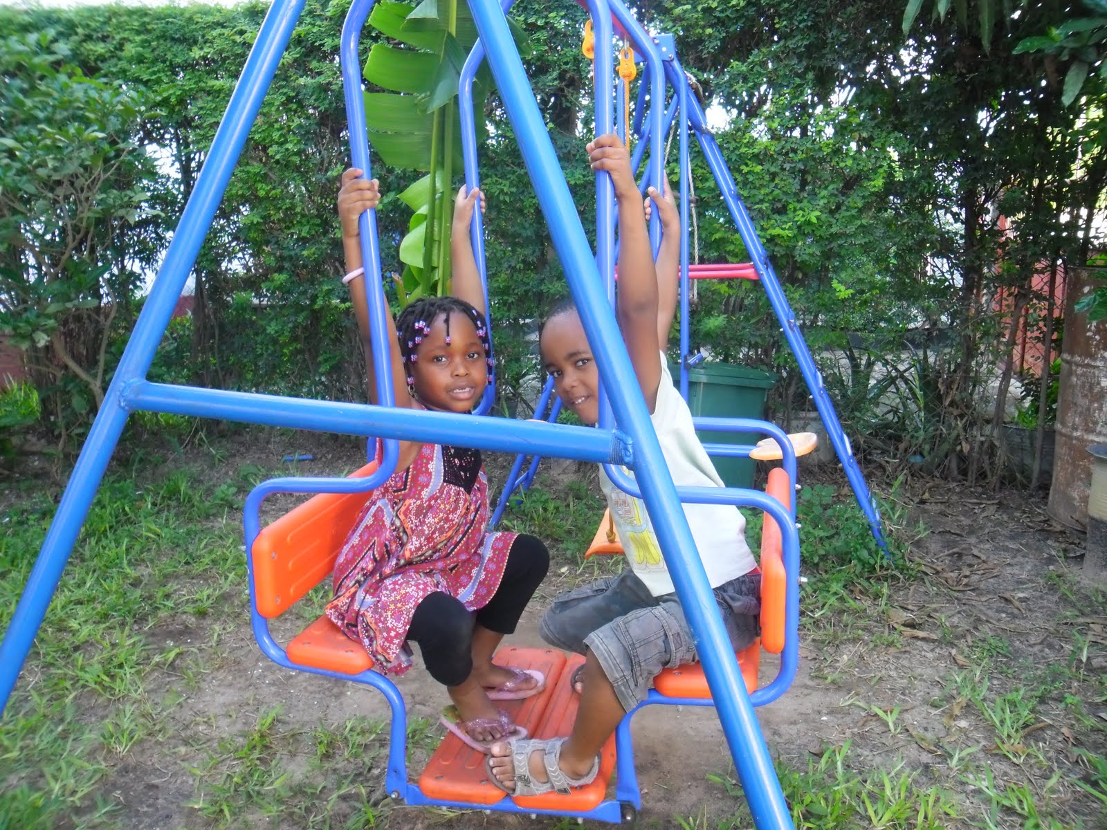 Banzi wa Moro: Watoto-Bembea