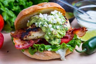 LEKKER RESEPTE VIR DIE JONGERGESLAG: TEQUILA CHICKEN BURGER