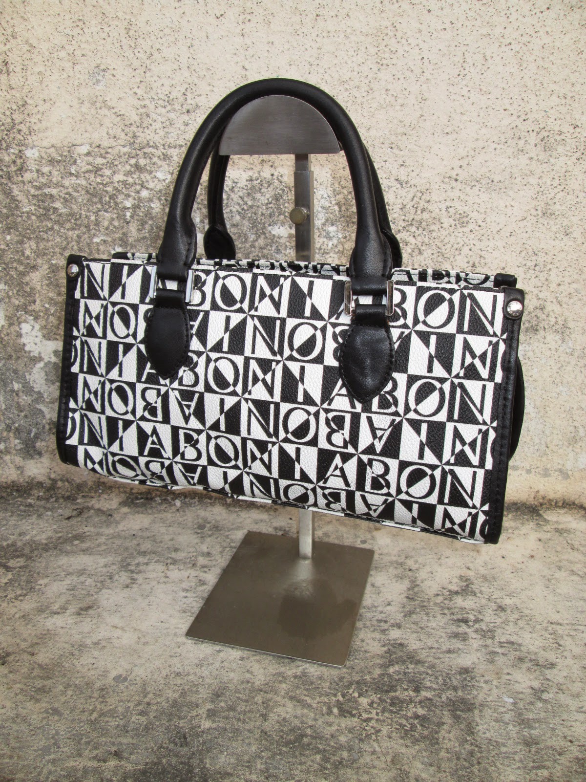 d0rayakEEbaG: Authentic BONIA Monogram Black & White Handbag(SOLD)