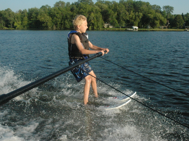 Dyna-Ski Boats: Barefoot Booms on Dyna-Ski Boats