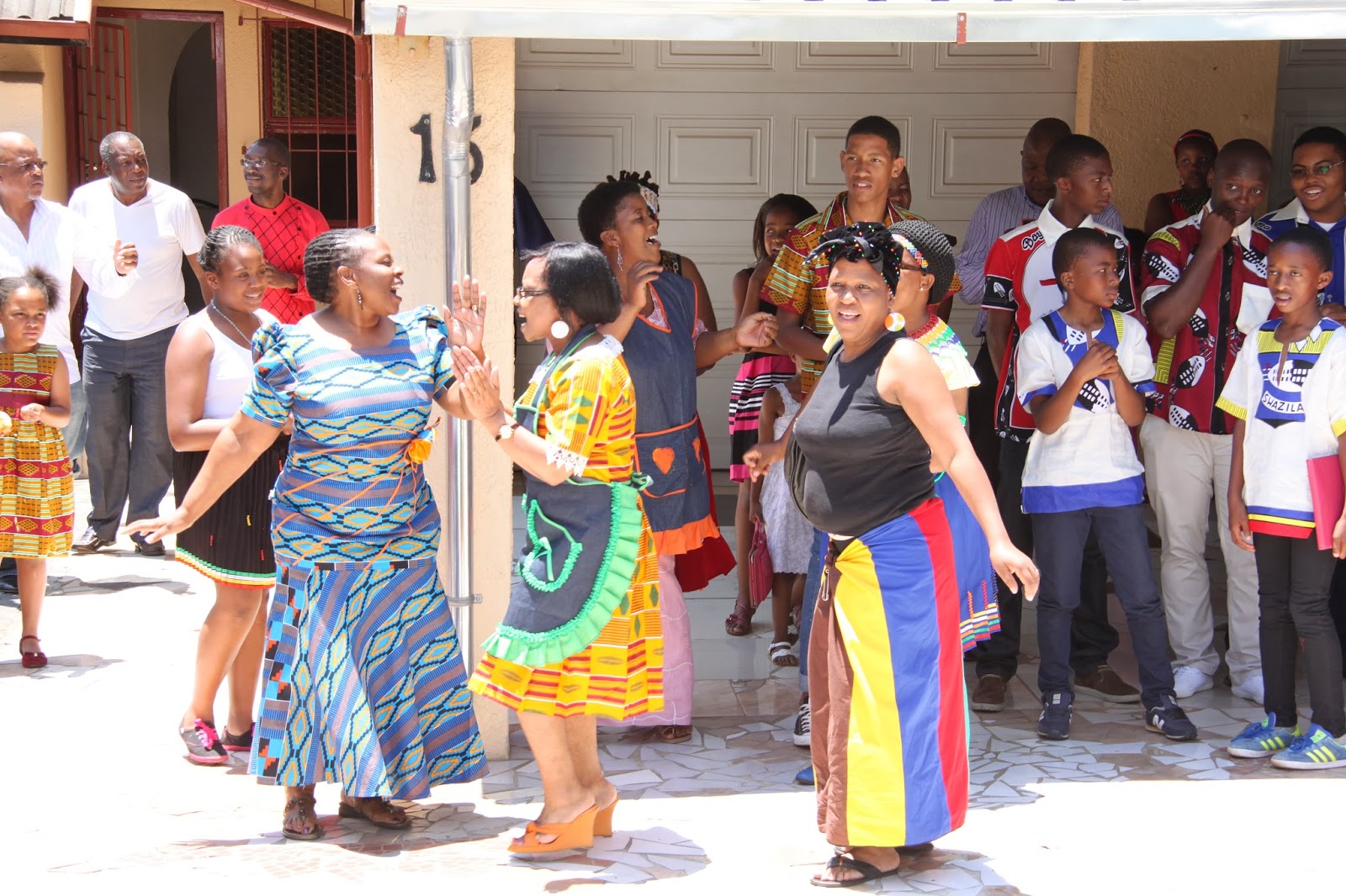 Becoming Mrs M: uMhlambiso - a colourful day of love