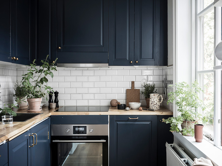 my scandinavian home: A Perfect Little Swedish Pad With A Bold Blue Kitchen