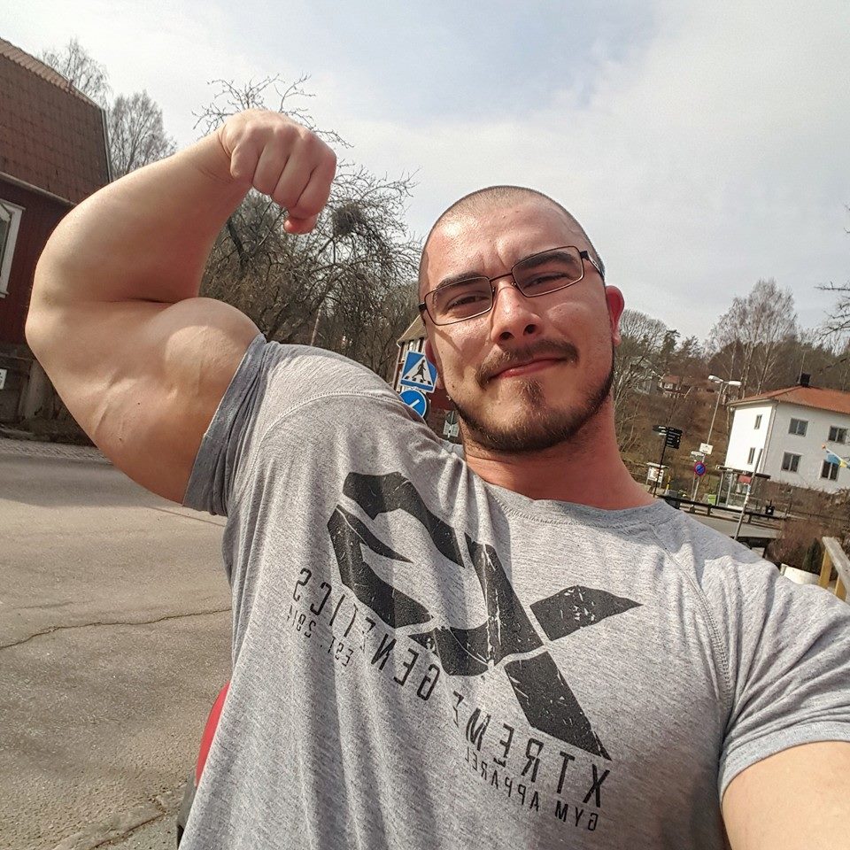 Muscle Lover: Swedish male model and bodybuilder Pete Lind