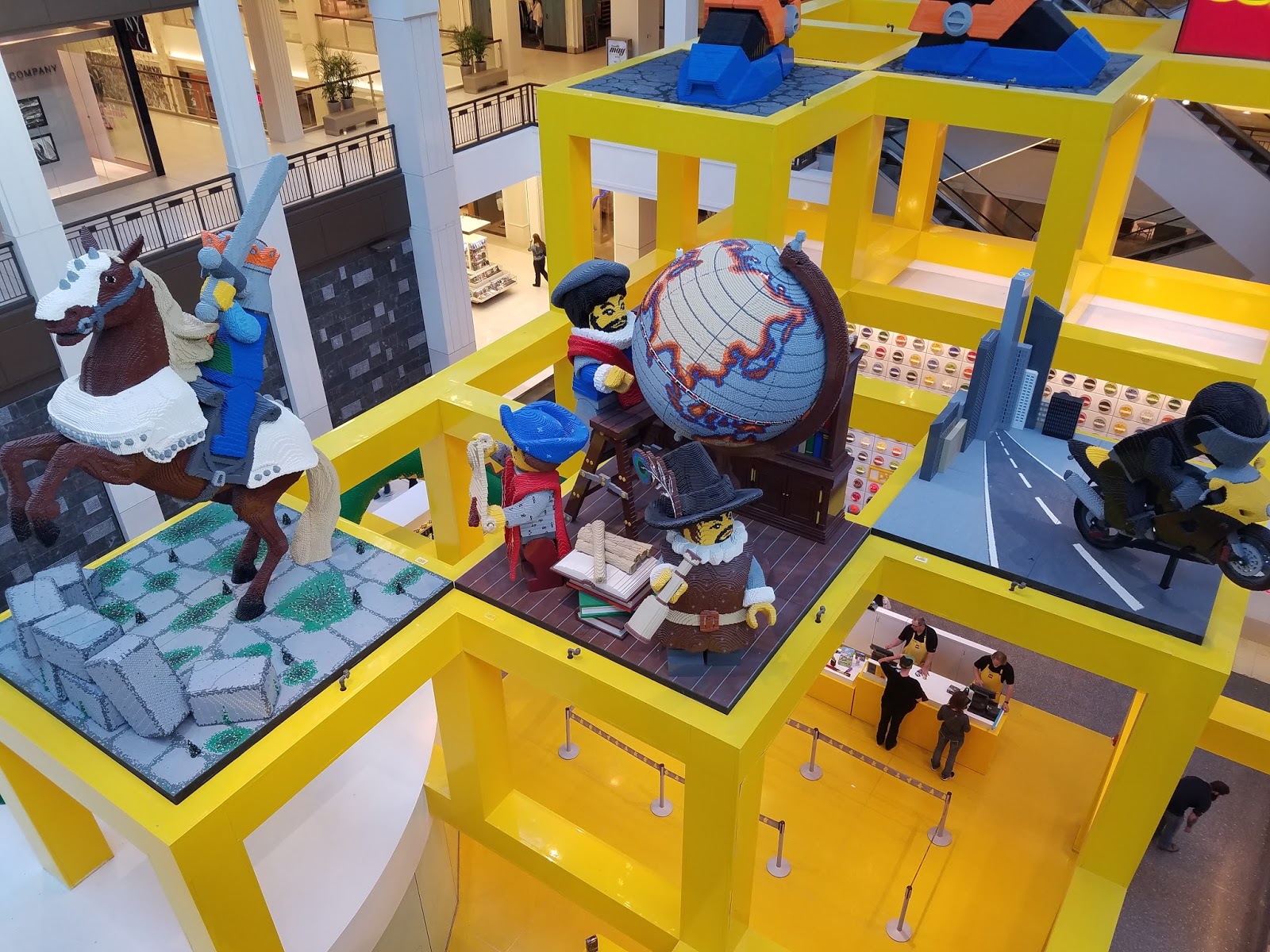 Thoughts On Blocks: Visit to Mall of America: Lego Store and Brickmania