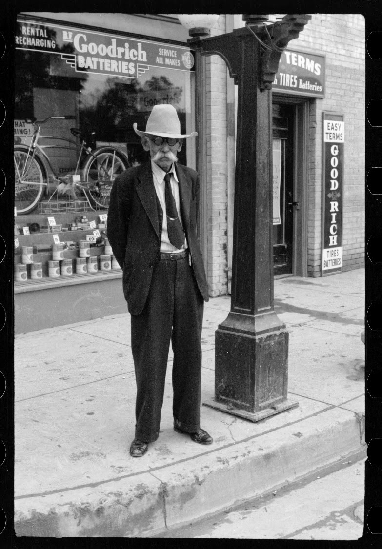 Brownsville Station: 1942 Colorized Arthur Rothstein photos