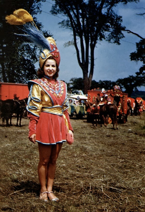 Arrowhead Vintage: Circus Women // 1940s - 1950s