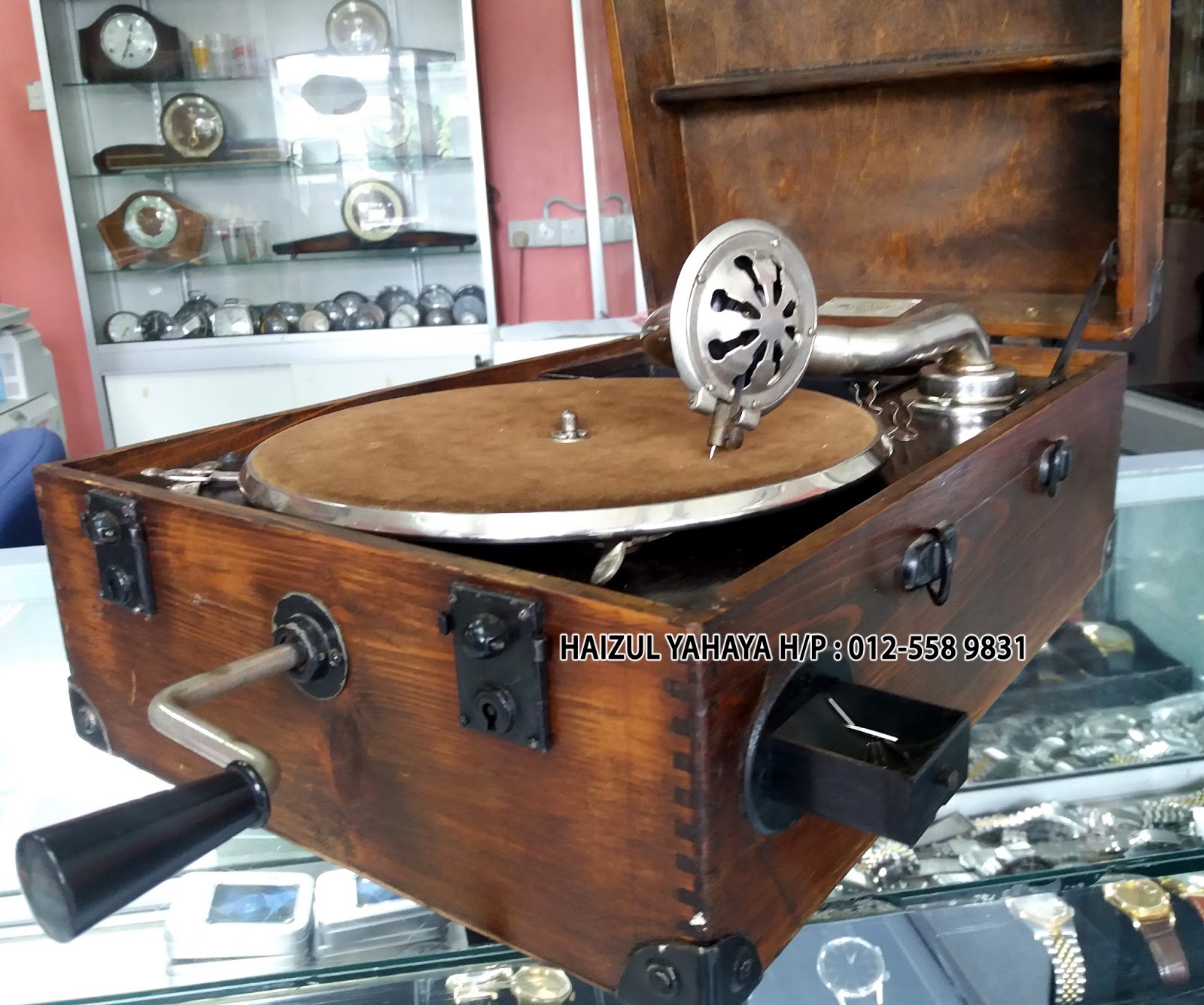 Haizul-Antique: BOX GRAMOPHONE/PORTABLE GRAMOPHONE (SOLD)