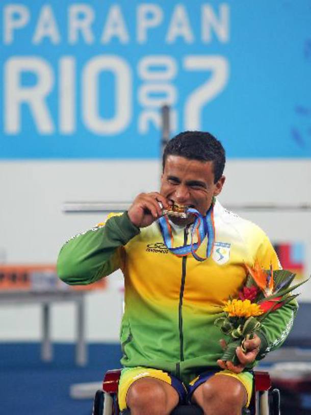 Entrevista/Perfil de Alex Whitaker