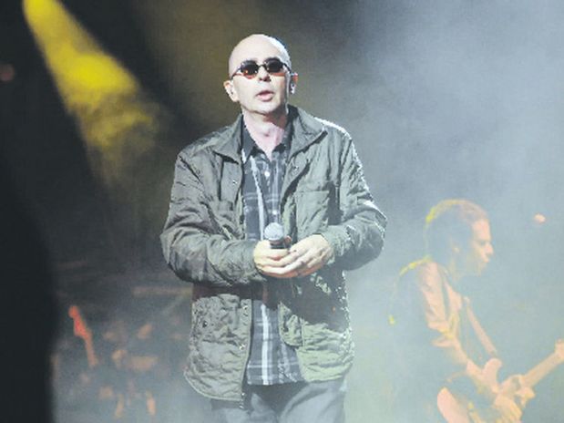 mandioca debate: Roger Waters, El Indio Solari, Steve Jobs