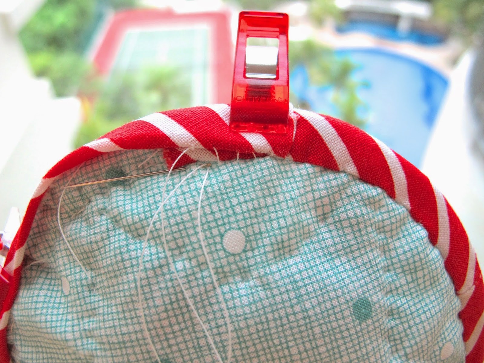 zakkaArt: Round zipper pouch step-by-step tutorial (a zakkaArt sewing kit)