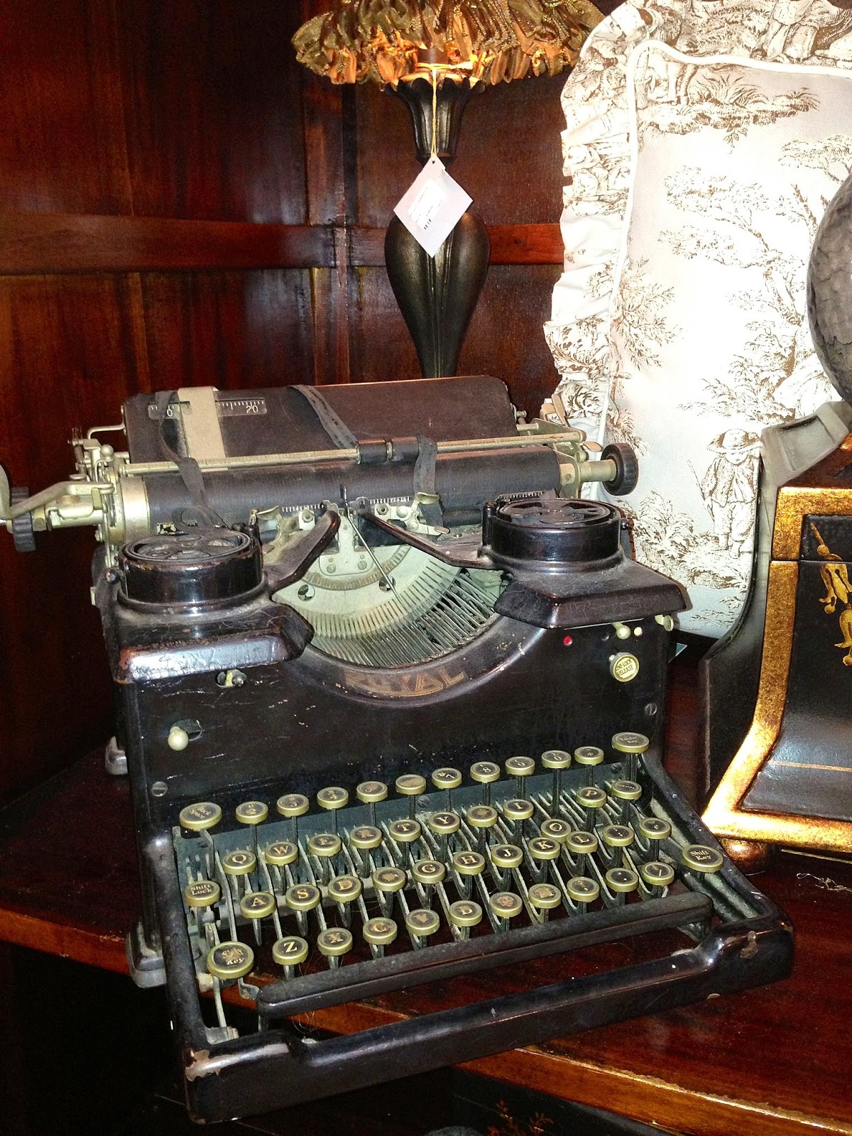 52 FLEA: A Visit to Robyn Story Designs and Boutique