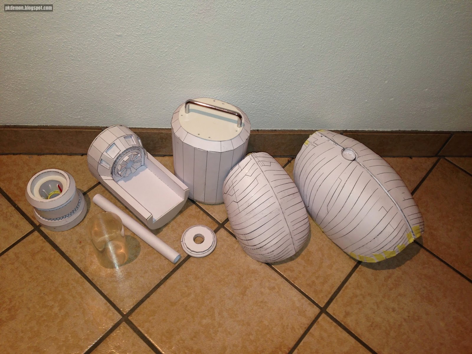 pkDemon Creations: Building a papercraft Portal Gun