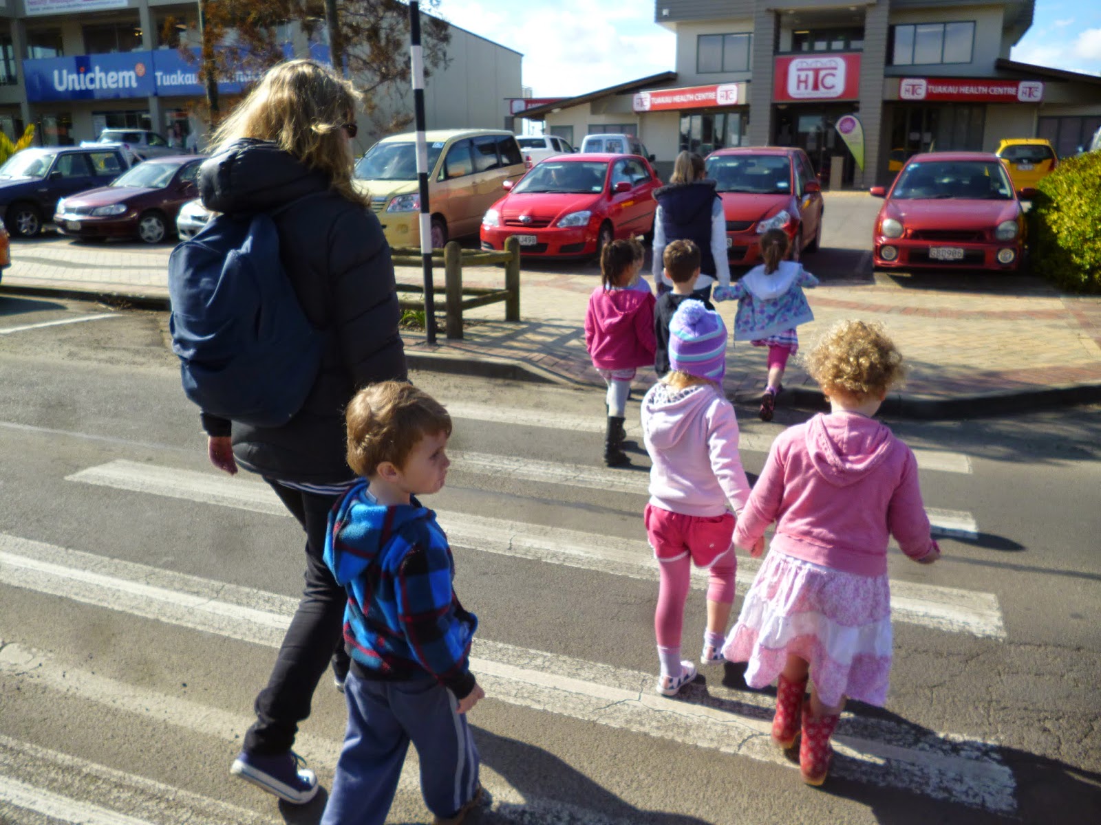 Tuakau Kindergarten: Out and About...Walking to the Library and Park