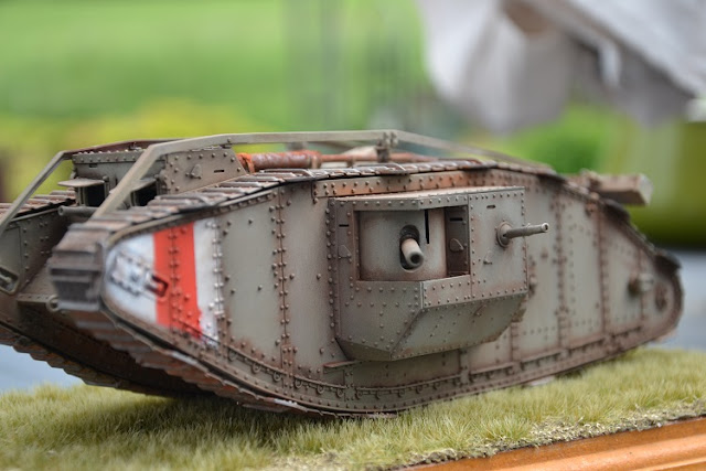 Le char anglais Mark IV "mâle et femelle".