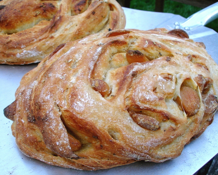 A Messy Kitchen: BBB Gets Garlicky - Dan's Garlic Bread